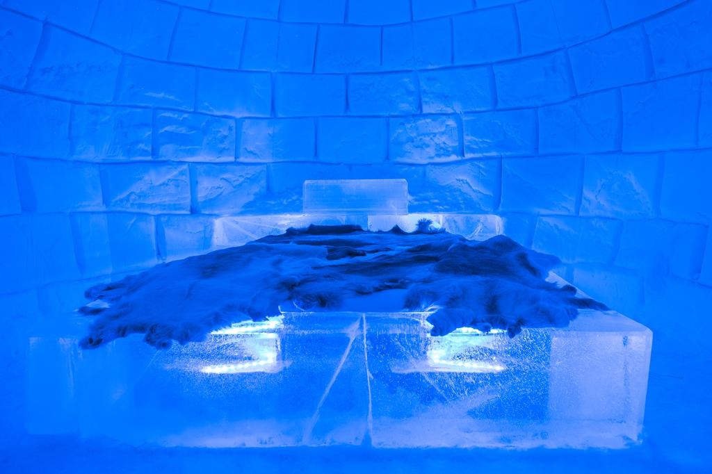 Husky Safari To The Ice Hotel: Husky Safari to the Ice Hotel in Lapland ...
